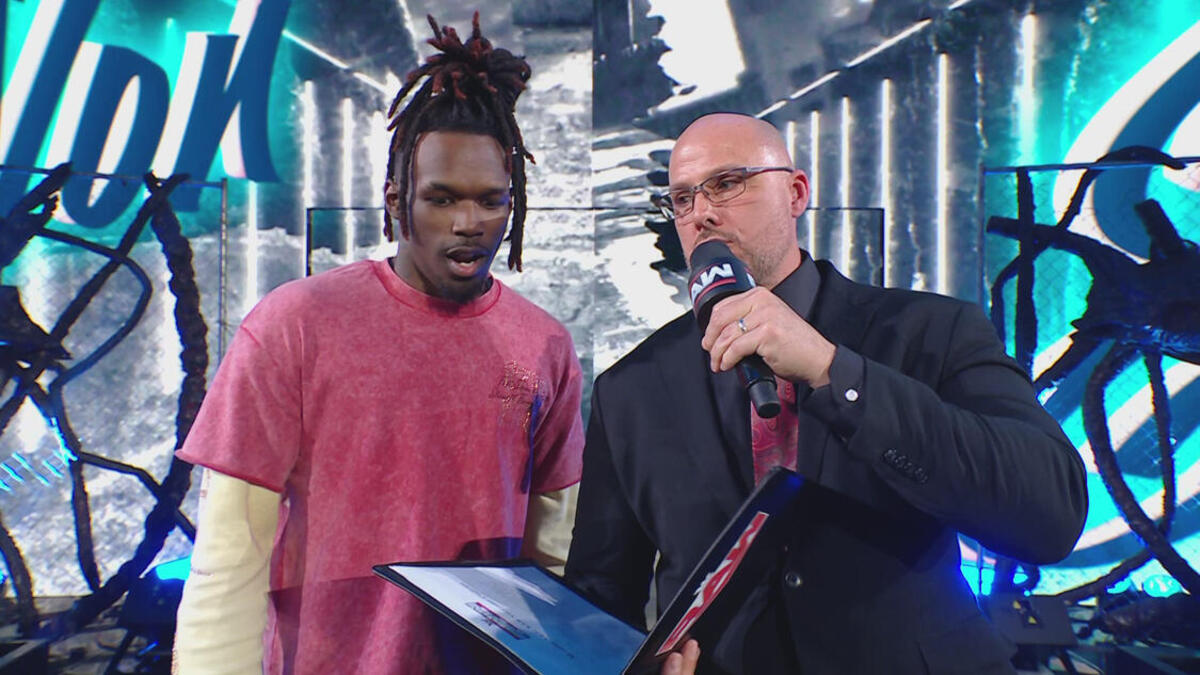 Je Von Evans se une oficialmente al elenco de WWE Raw